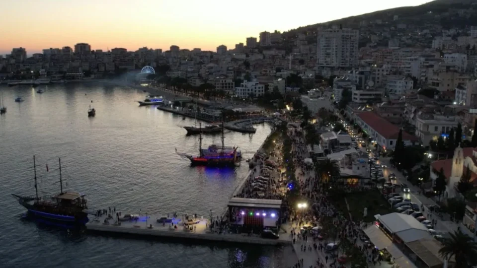 Nis sezoni turistik në Sarandë, promovohet kulinaria me prodhime deti ...